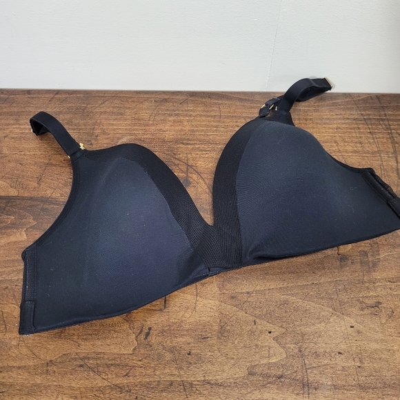 Lively | Intimates & Sleepwear | Euc Lively Wireless Black Bra Womens ...